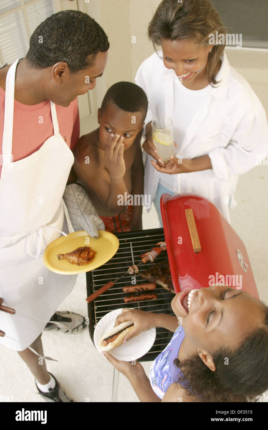 Black family eating barbecue hi-res stock photography and images - Alamy