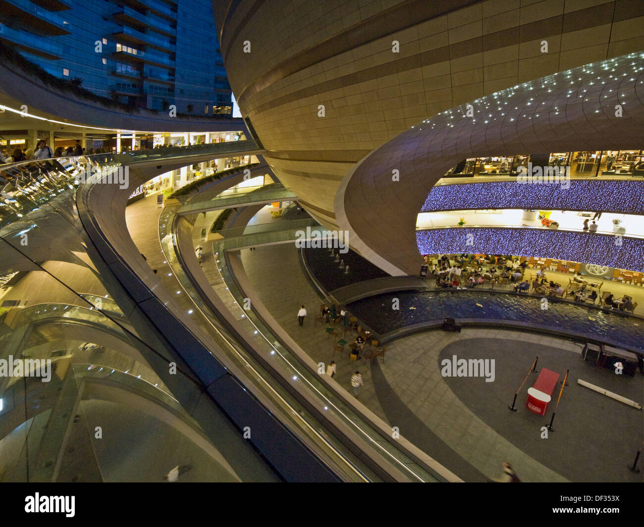 Kanyon shopping center hi-res stock photography and images - Alamy