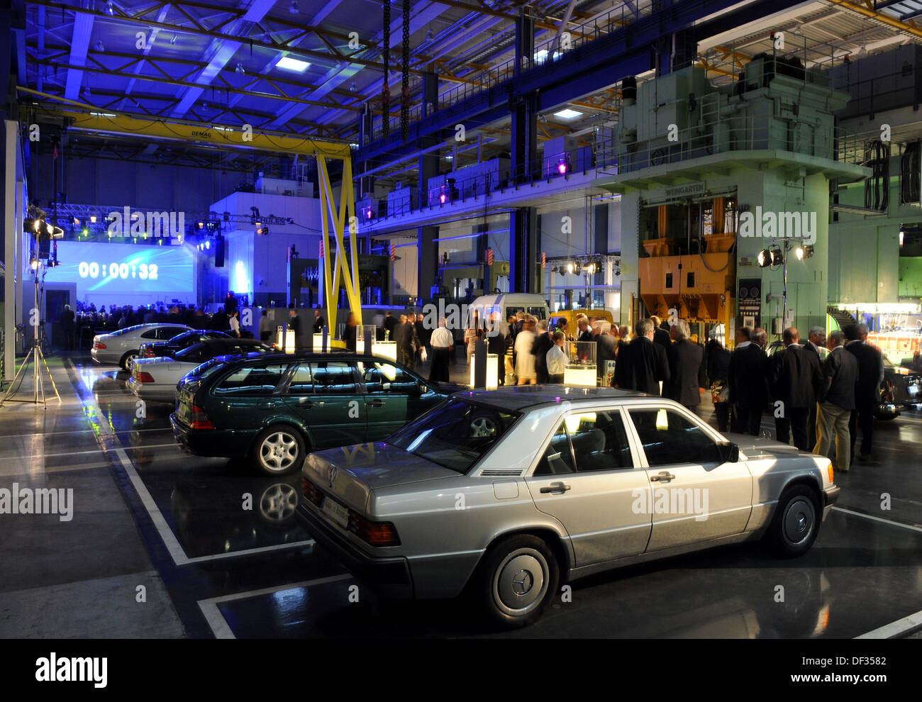 Bremen, Germany. 26th Sep, 2013. People celebrate the anniversary '35 ...