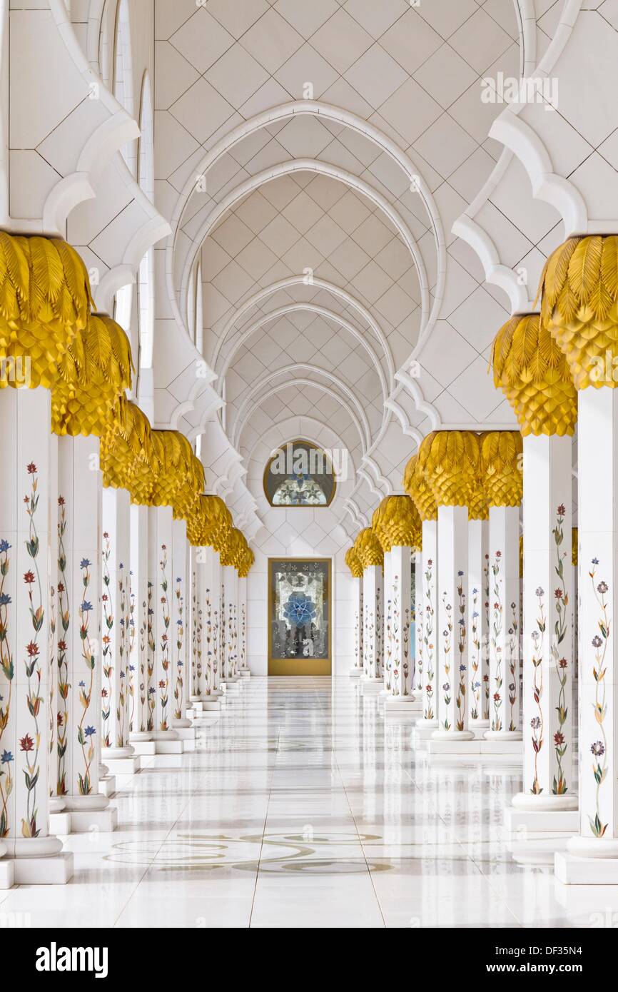 Exterior Domes Arches And Minarets Of The The Sheikh Zayed Grand