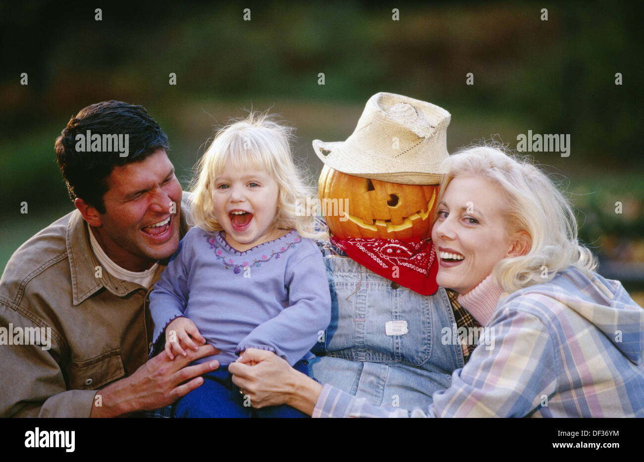 Scarecrow family hi-res stock photography and images - Alamy
