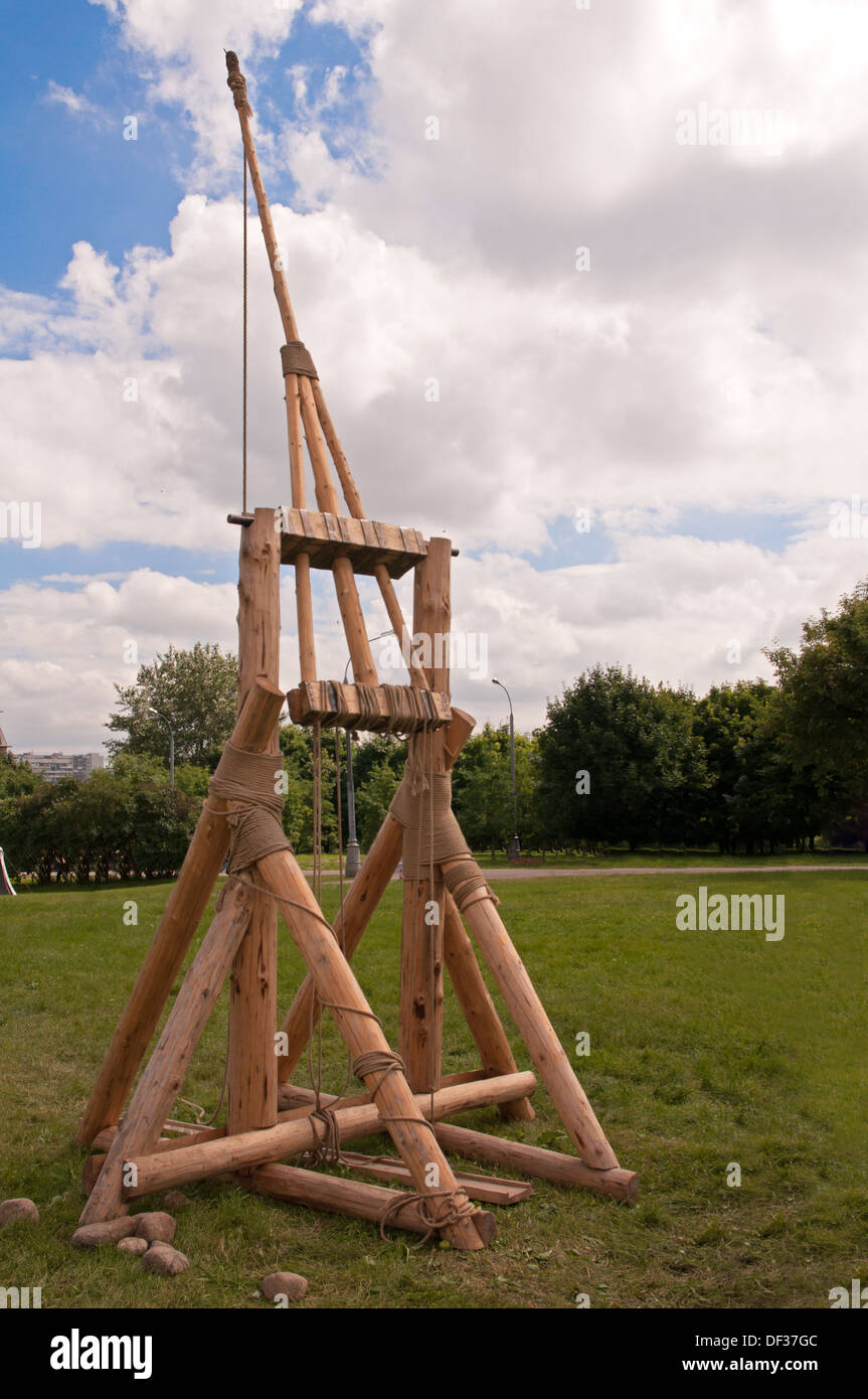Catapult medieval hi-res stock photography and images - Alamy
