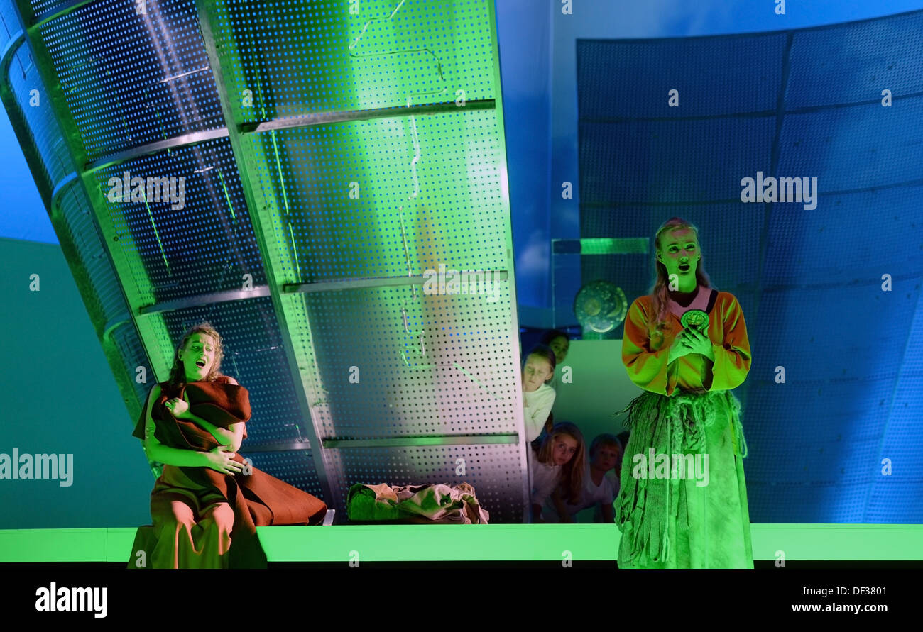 Opera singers Hiltrud Kuhlmann (L) and Sandra Maxheimer rehearse the ...