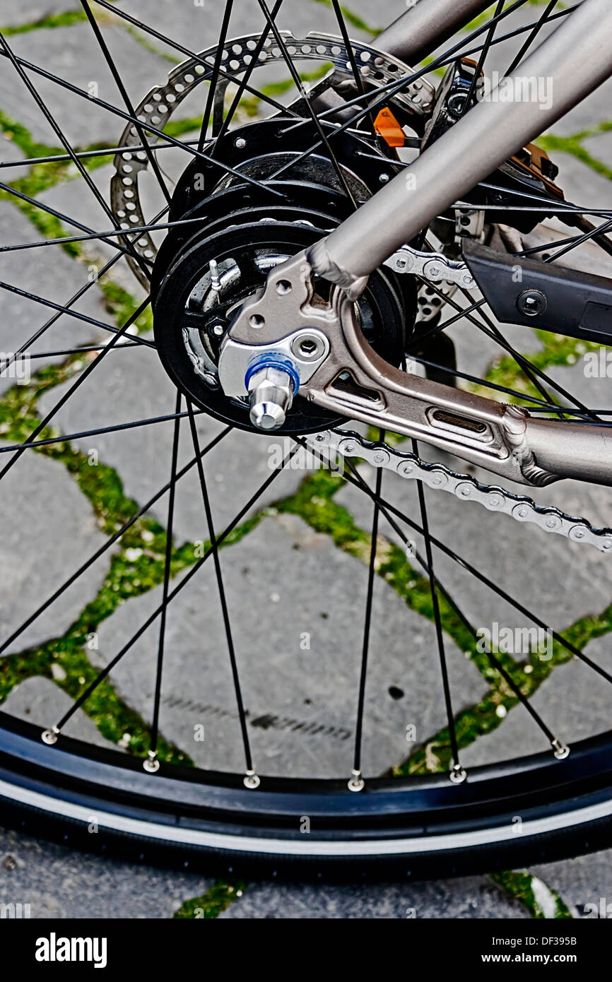 Detail of bicycle chain, derailleur and rear wheel Stock Photo - Alamy