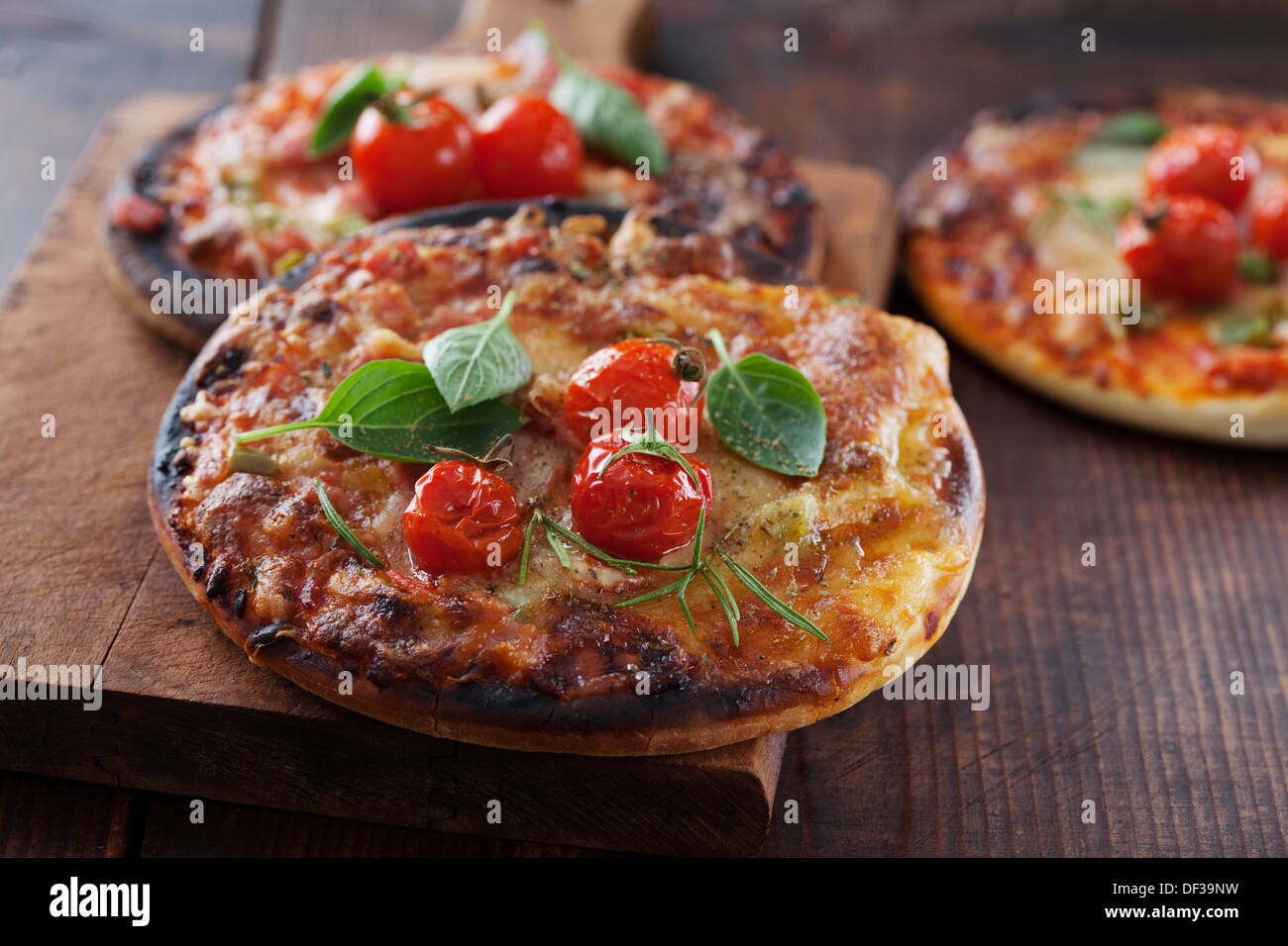 Small margherita pizza hi-res stock photography and images - Alamy