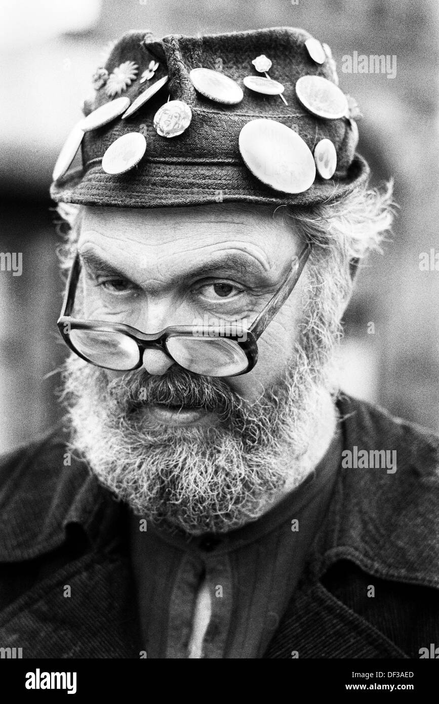 Black white portrait homeless man hi-res stock photography and images ...