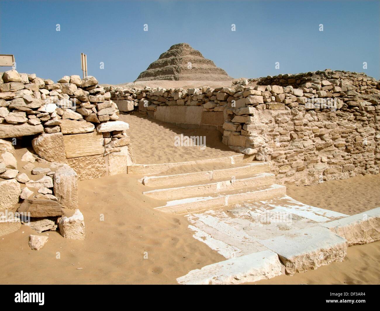 Piramide de zoser hi-res stock photography and images - Alamy