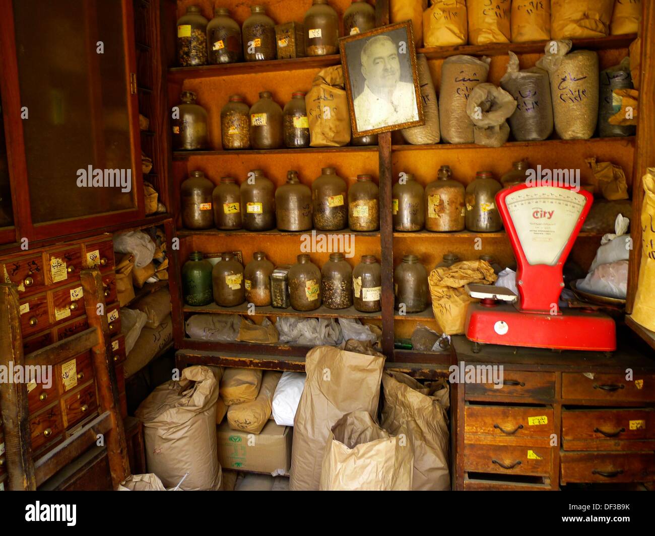 Islamic store hi-res stock photography and images - Alamy