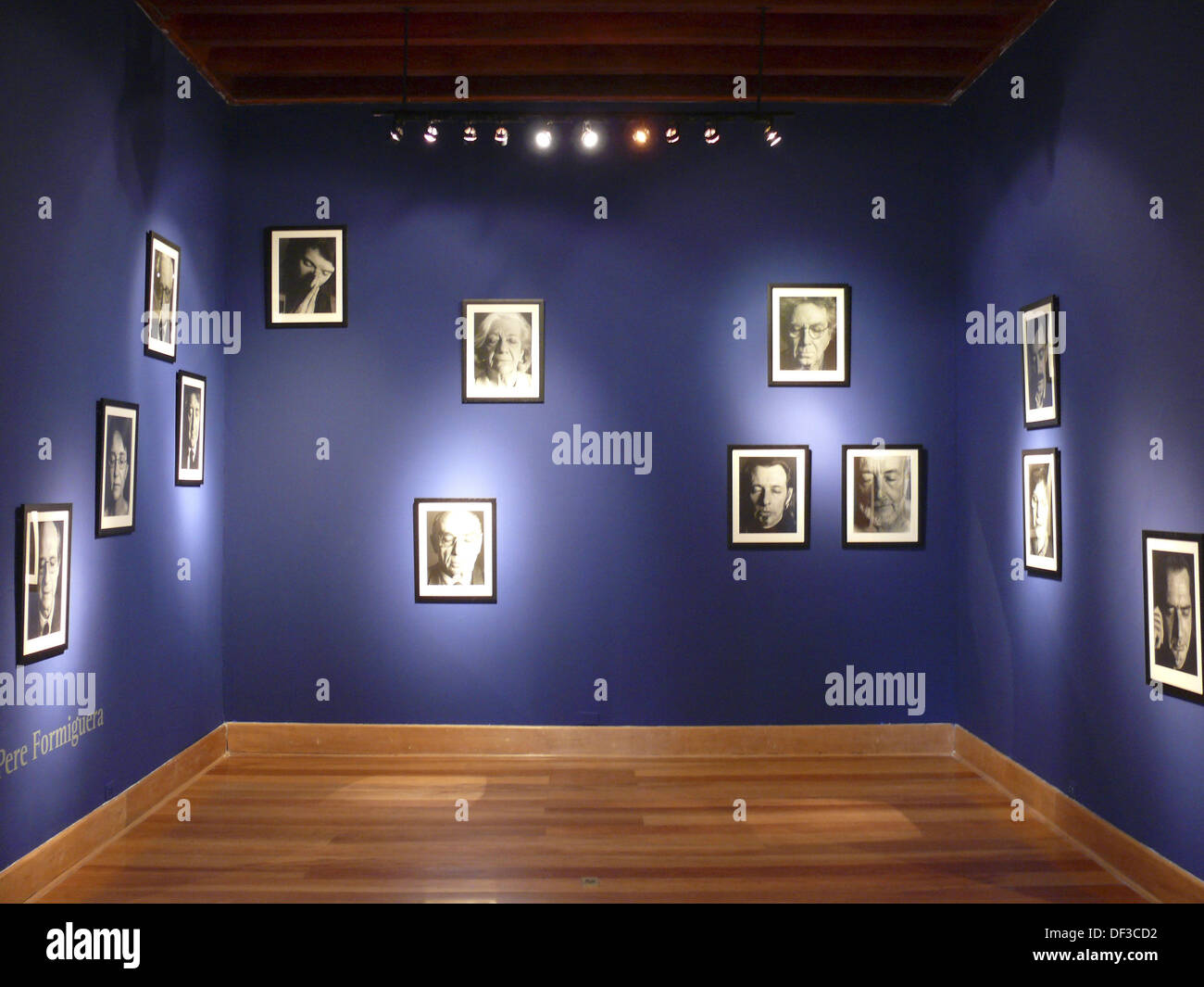 Hall of portraits hi-res stock photography and images - Alamy