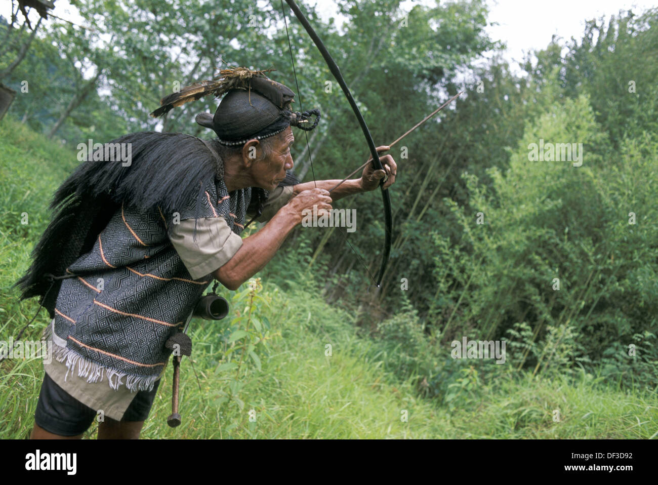 Indian hunting bow hi-res stock photography and images - Alamy