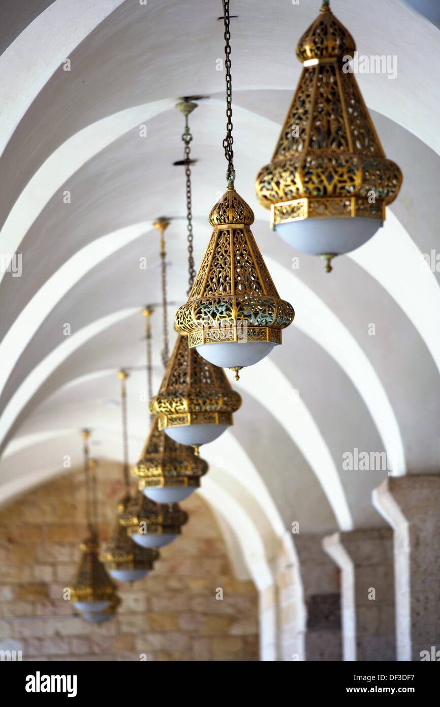 Decorative islamic ceiling syria hi-res stock photography and images ...