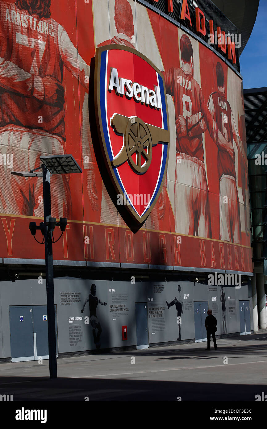 The emirates stadium in north london home arsenal football club hi-res ...