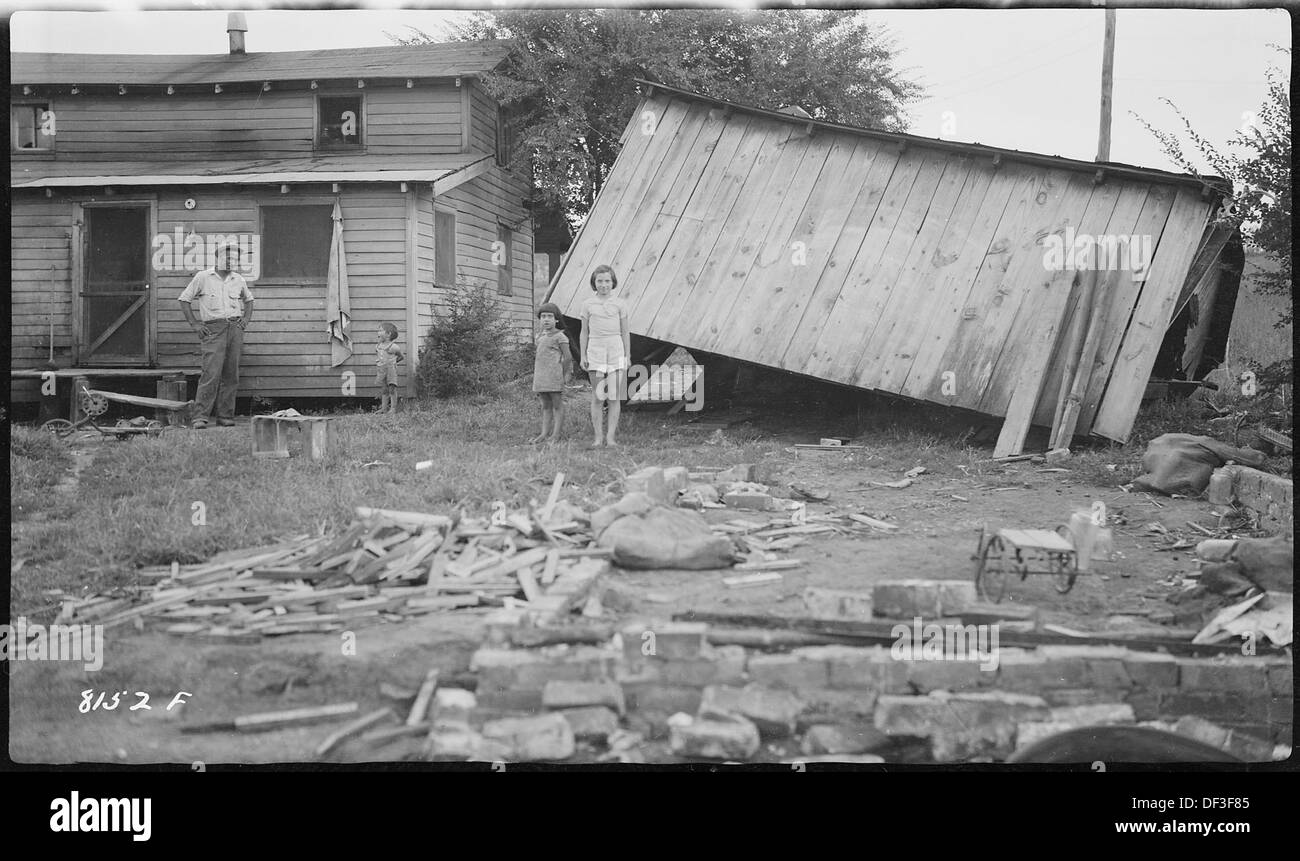 Family photo outside home Black and White Stock Photos & Images - Alamy