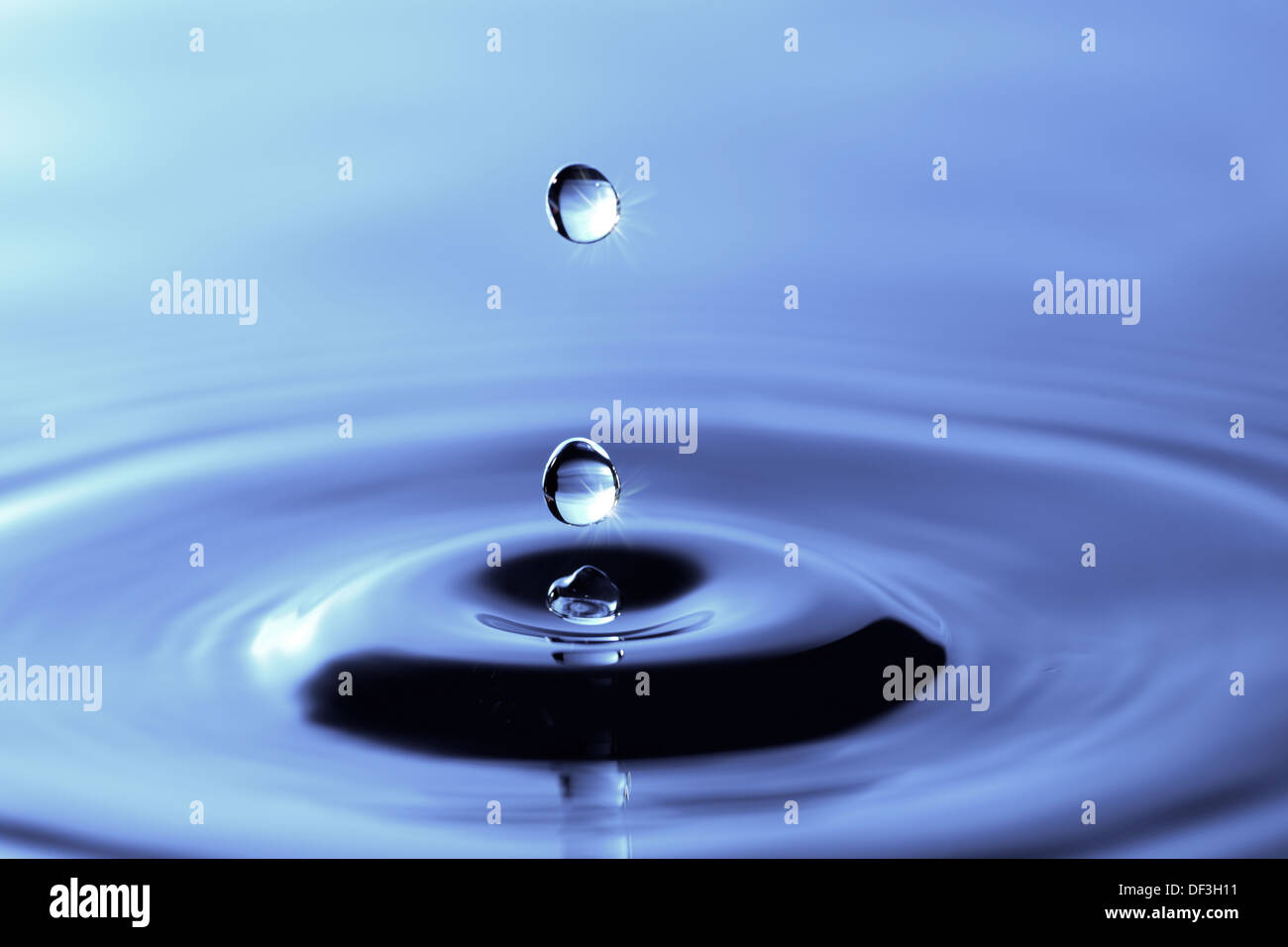 Water crown hi-res stock photography and images - Alamy
