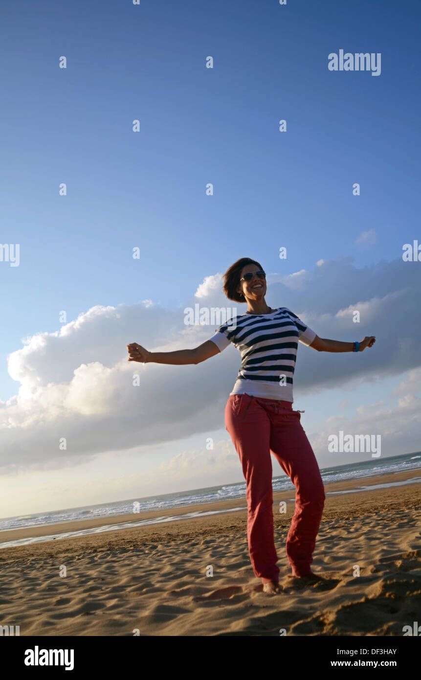 Woman dancing beach party hi-res stock photography and images - Alamy