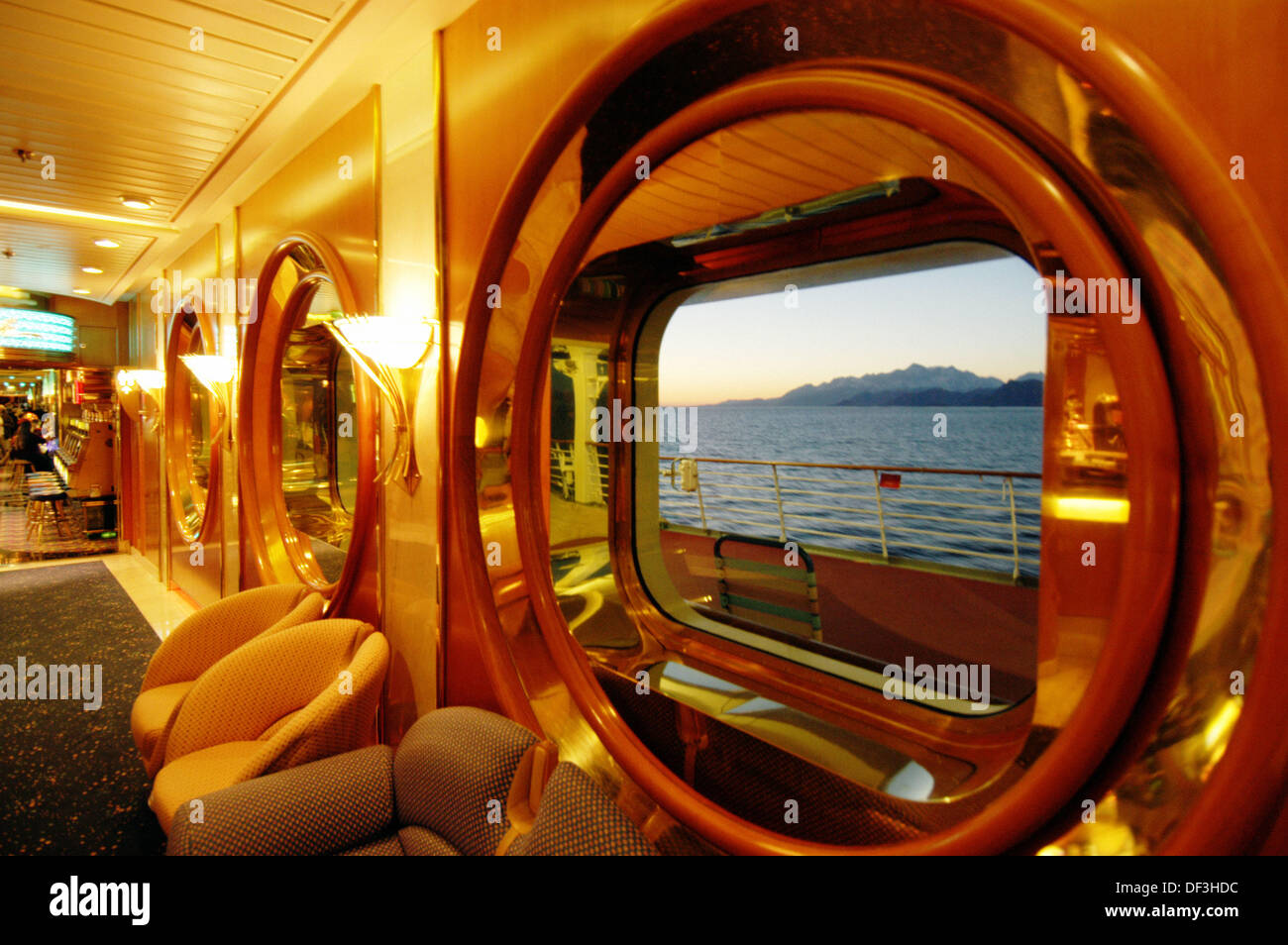 Round porthole windows hi-res stock photography and images - Alamy