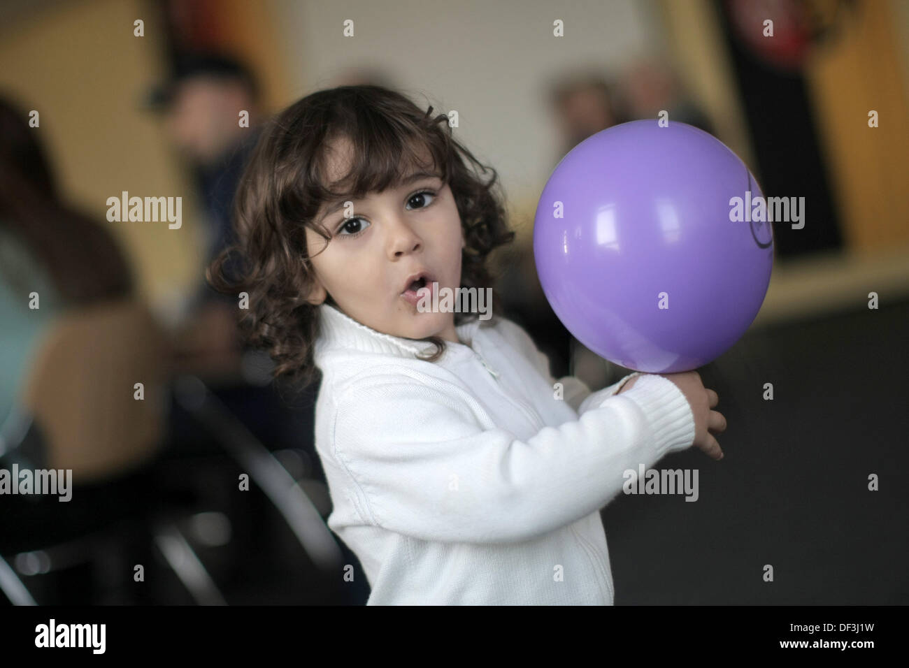 Ingelheim, Germany. 27th Sep, 2013. Little Christian Marma plays with a ...