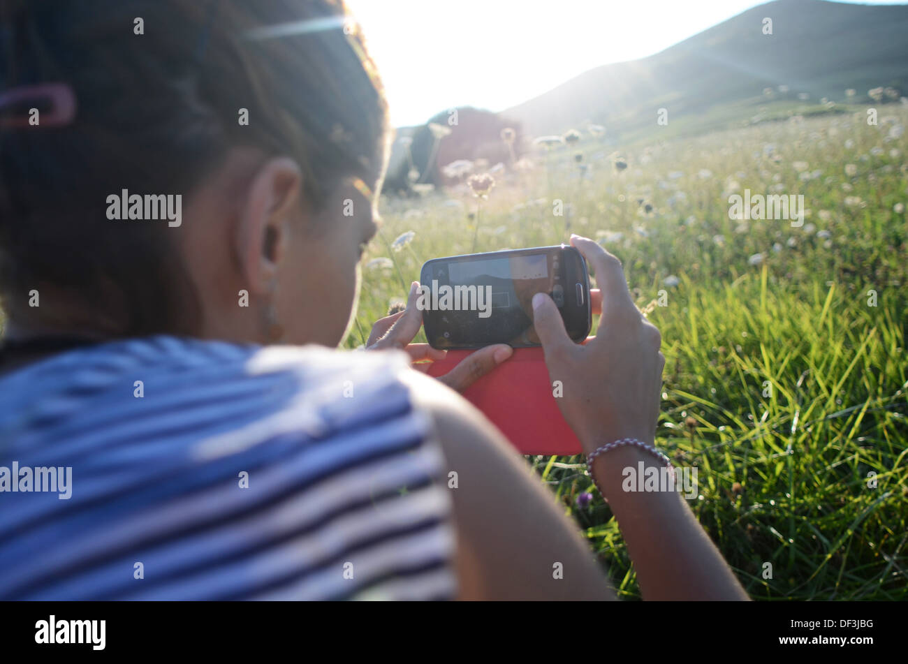 Woman takes photos hi-res stock photography and images - Alamy