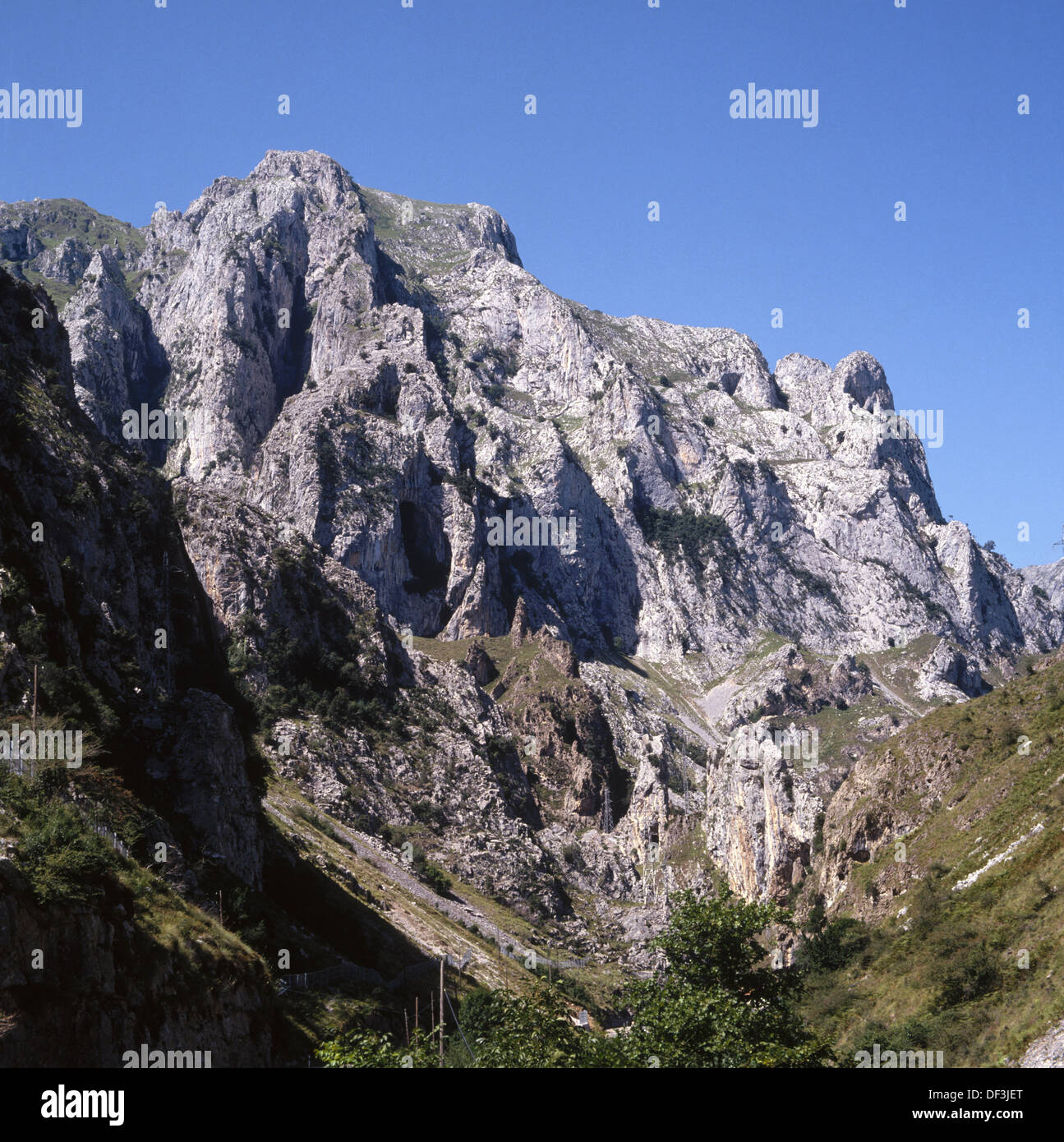 Desfiladero de la hermida hi-res stock photography and images - Alamy