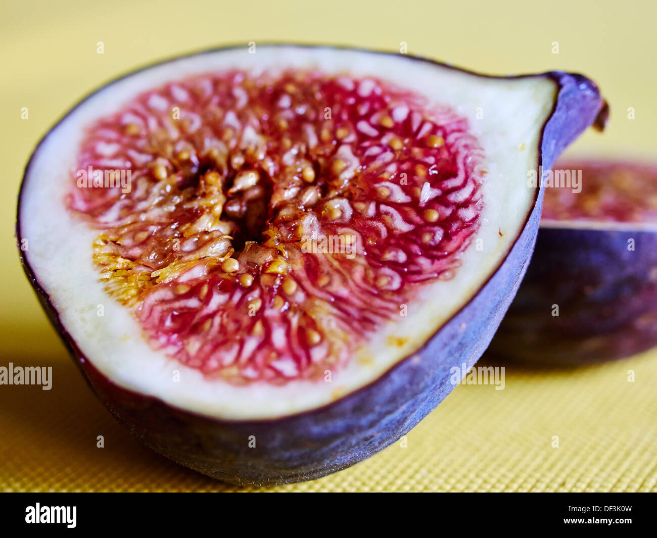 Closeup with a sliced fresh common fig Stock Photo - Alamy