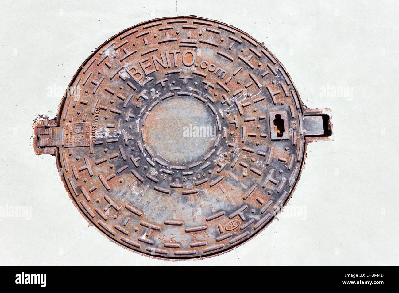 Rusty manhole cover hi-res stock photography and images - Alamy