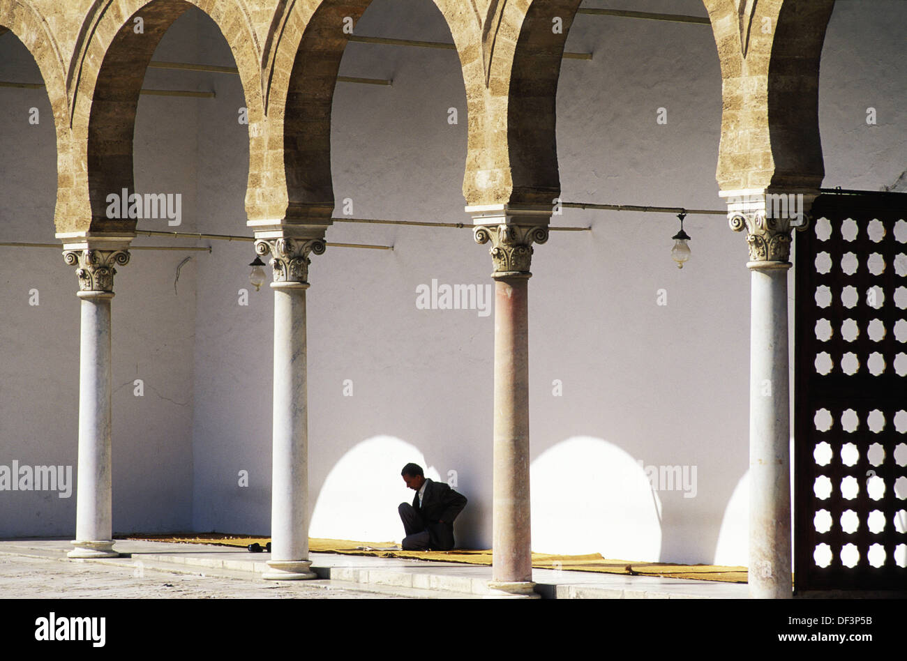 Ez mosque hi-res stock photography and images - Alamy