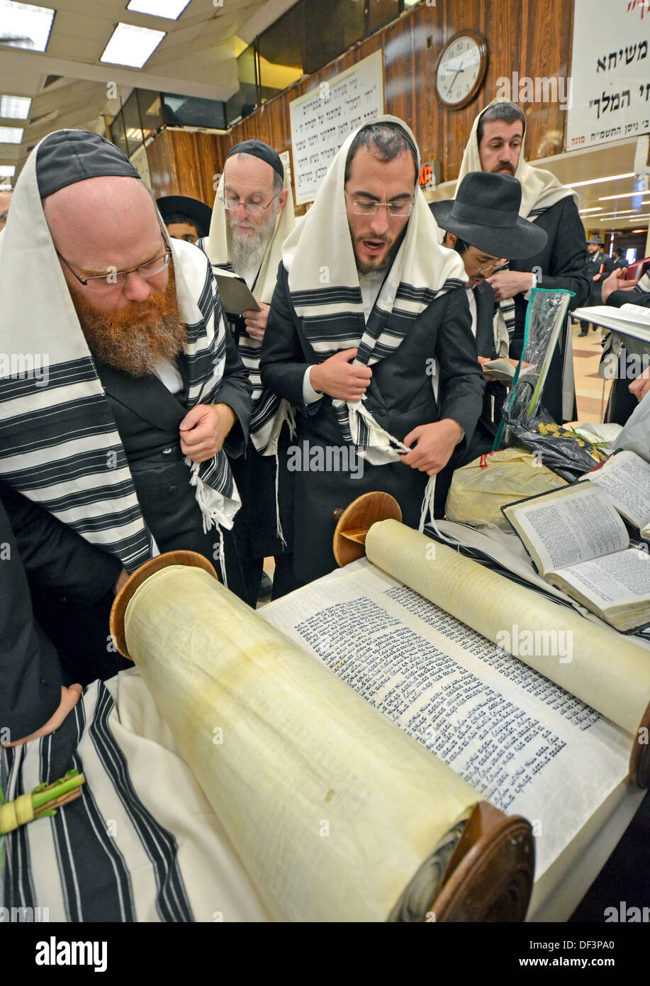 Read reading from scroll hi-res stock photography and images - Alamy