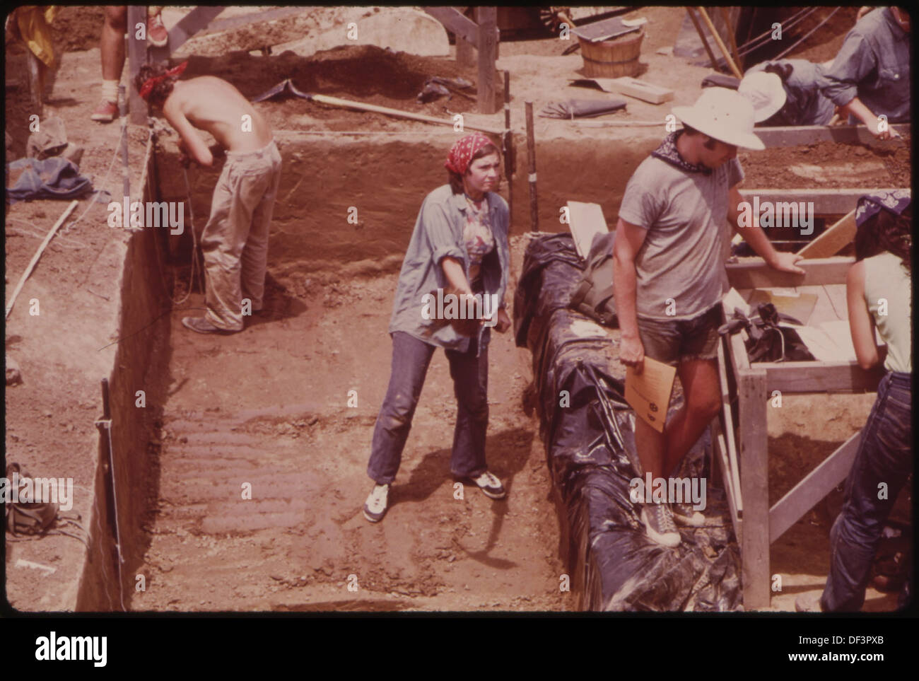 College students collaborate with archaeologists at the Koster Dig site ...