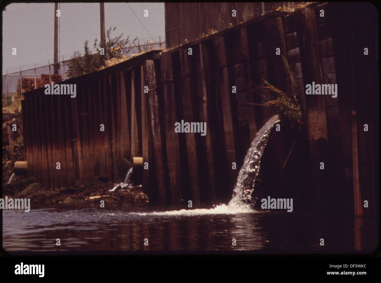 Industrial plants along the Duwamish Waterway discharge into the river ...