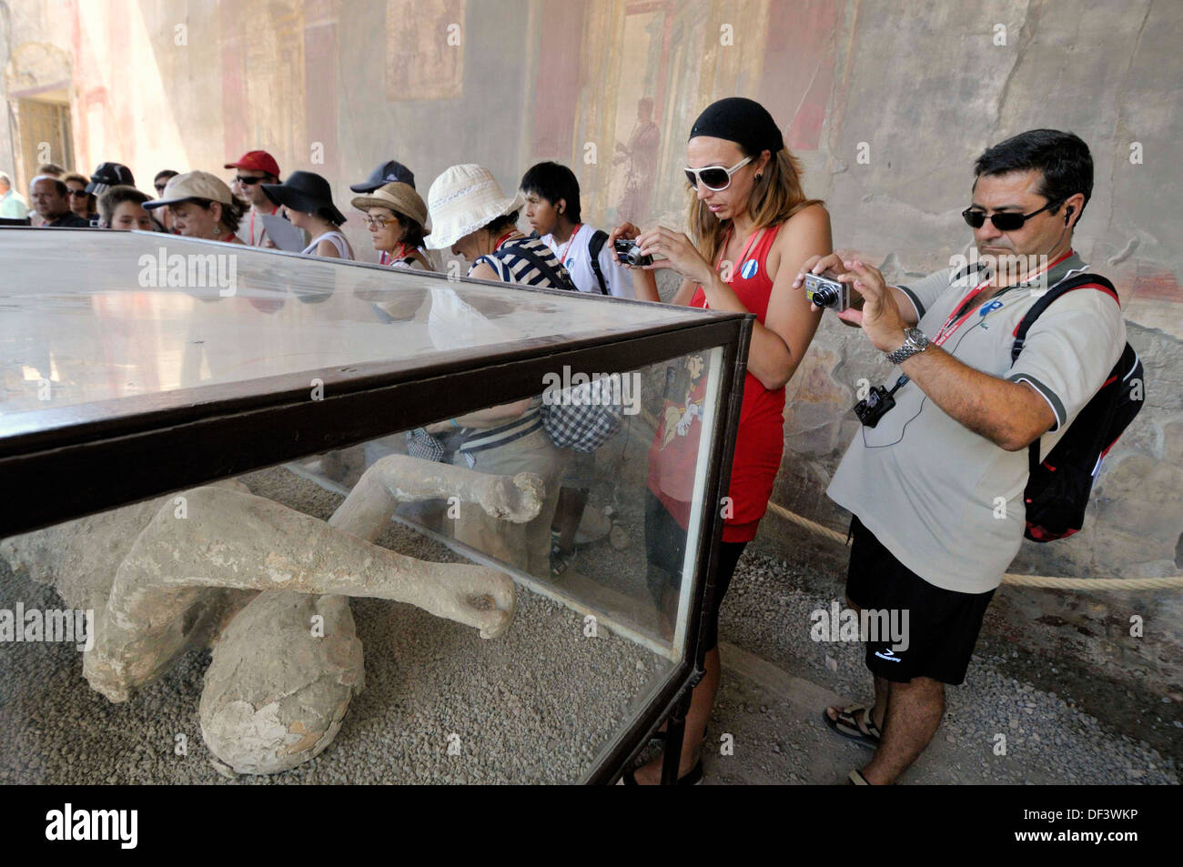 Human remains ash hi-res stock photography and images - Alamy