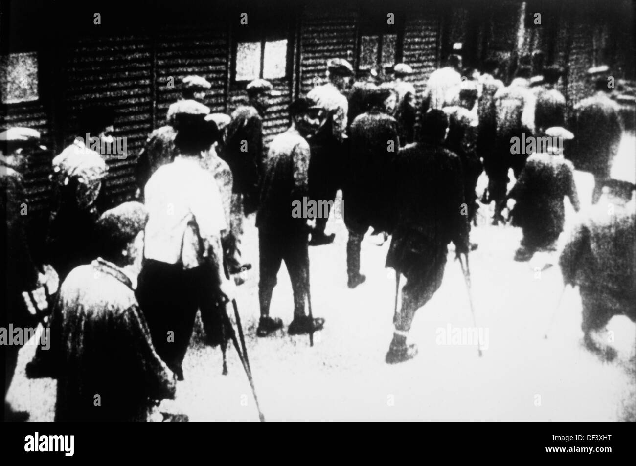 Holocaust prisoners hi-res stock photography and images - Alamy