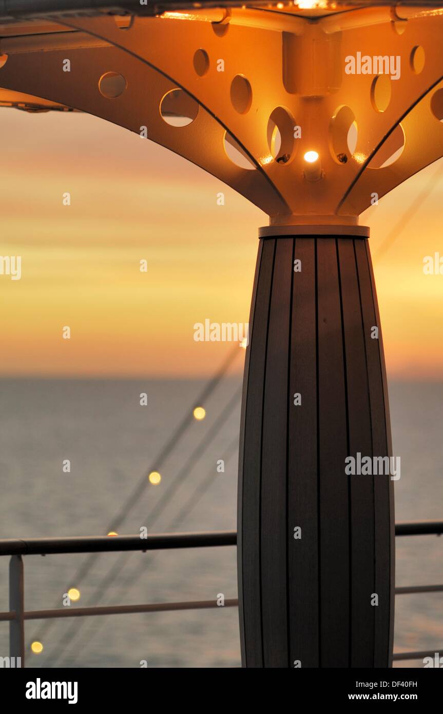 Metal on ship beams hi-res stock photography and images - Alamy