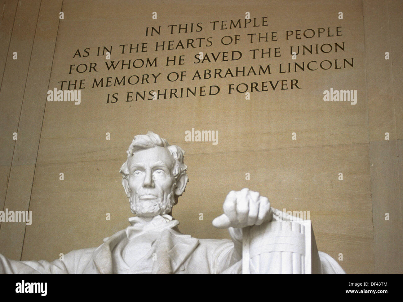 Abraham lincoln statue on wall hi-res stock photography and images - Alamy