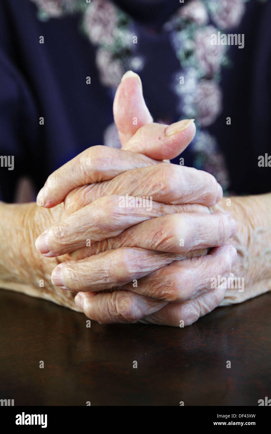 The ageing hands of a senior female Stock Photo - Alamy