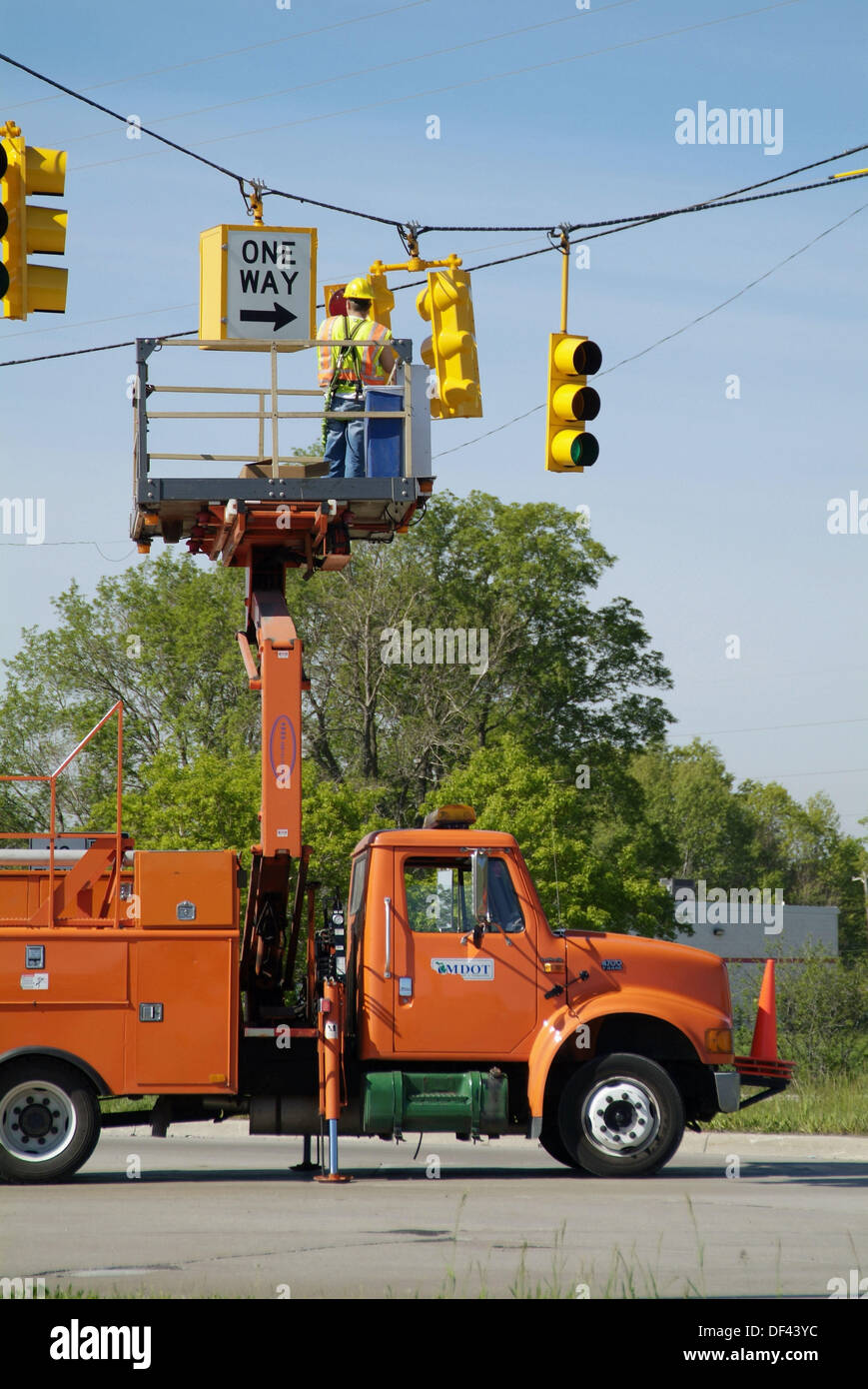 Fixing traffic signal High Resolution Stock Photography and Images - Alamy