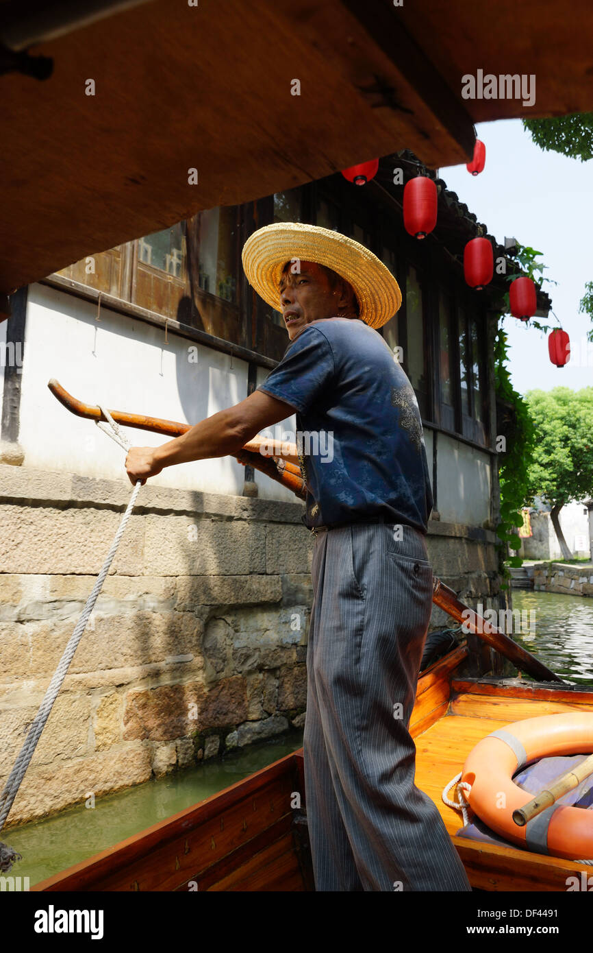 Chinese boatman hi-res stock photography and images - Alamy Chinese boatman hi-res stock photography and images - Alamy