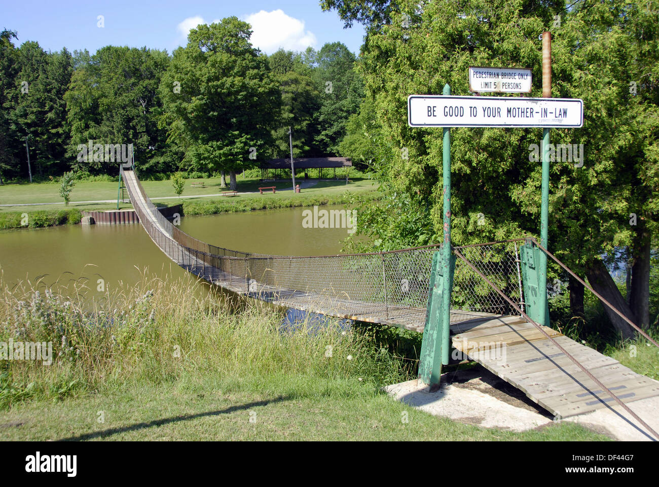 Swinging foot bridge hi-res stock photography and images - Alamy