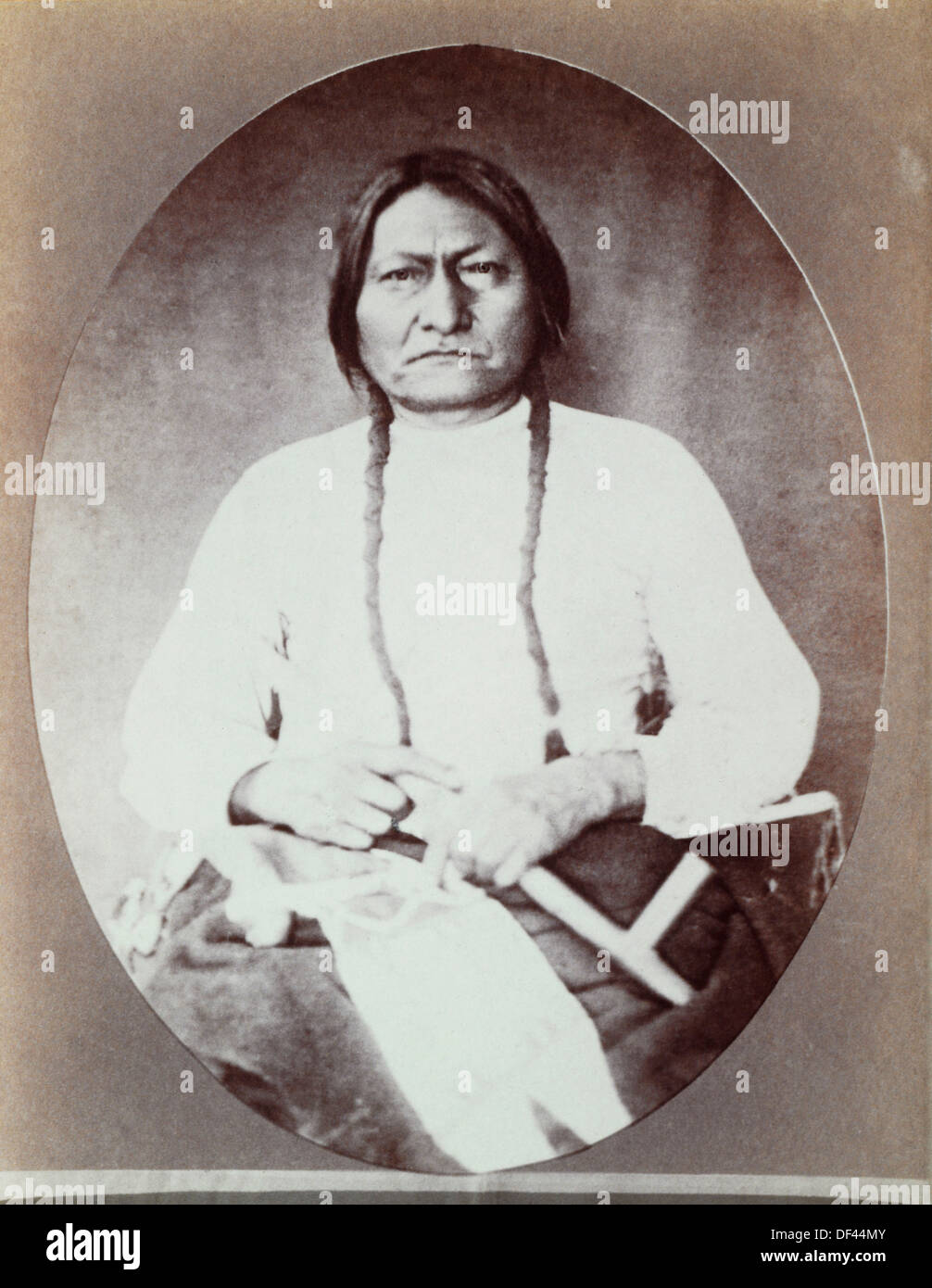 Sitting bull hi-res stock photography and images - Alamy