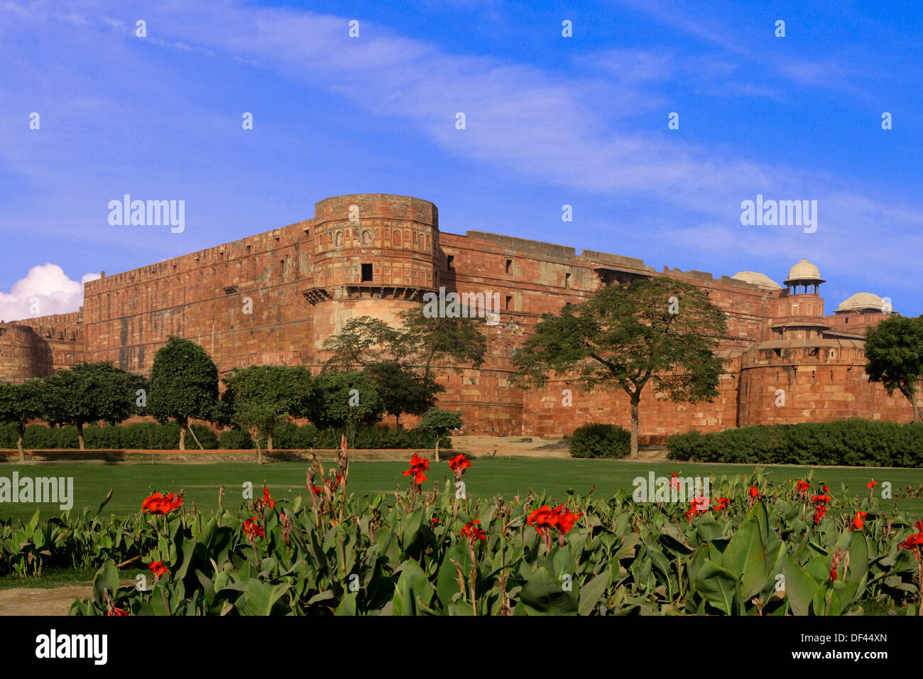 Red fort of agra hi-res stock photography and images - Alamy