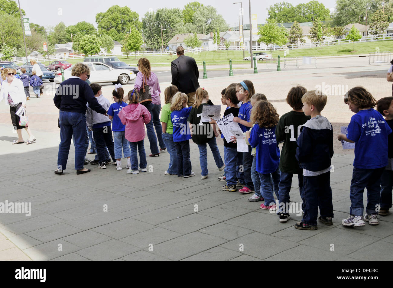 Stand line hi-res stock photography and images - Alamy