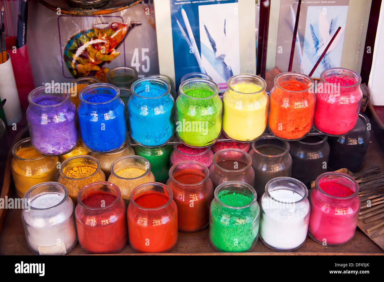 Artists Pigments on sale in Padua are the same of those used by the ...