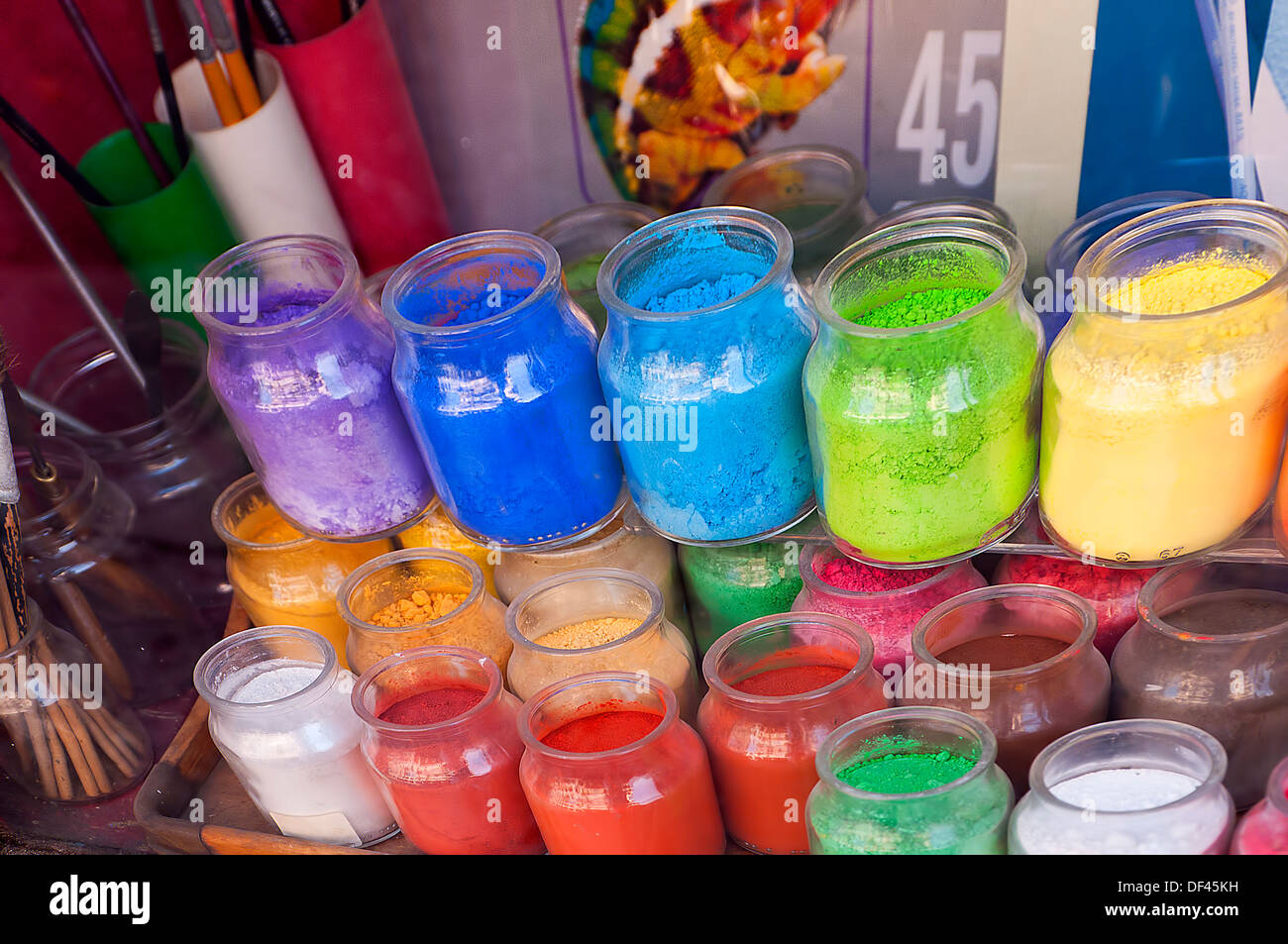Artists Pigments on sale in Padua are the same of those used by the ...
