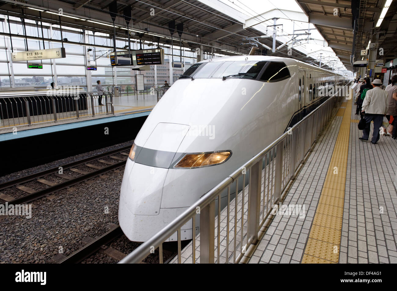 Shinkansen 400 series bullet train hi-res stock photography and images ...