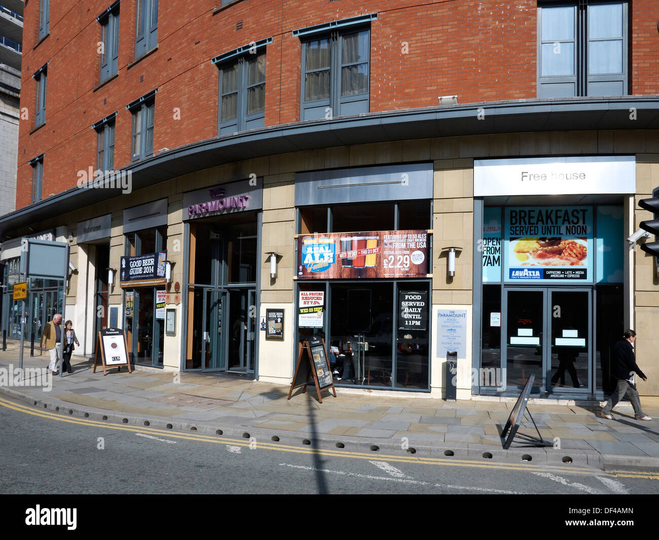 The Paramount, Wetherspoon pub on Oxford Street in Manchester UK Stock ...
