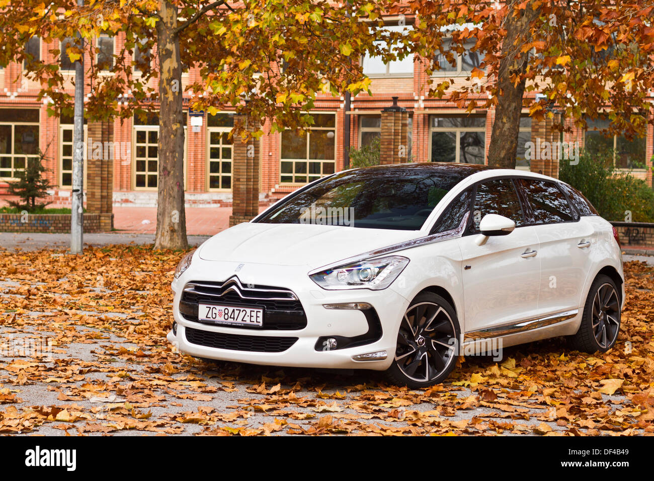 Citroen DS5 Sport Chic Hybrid4 Airdream Stock Photo - Alamy