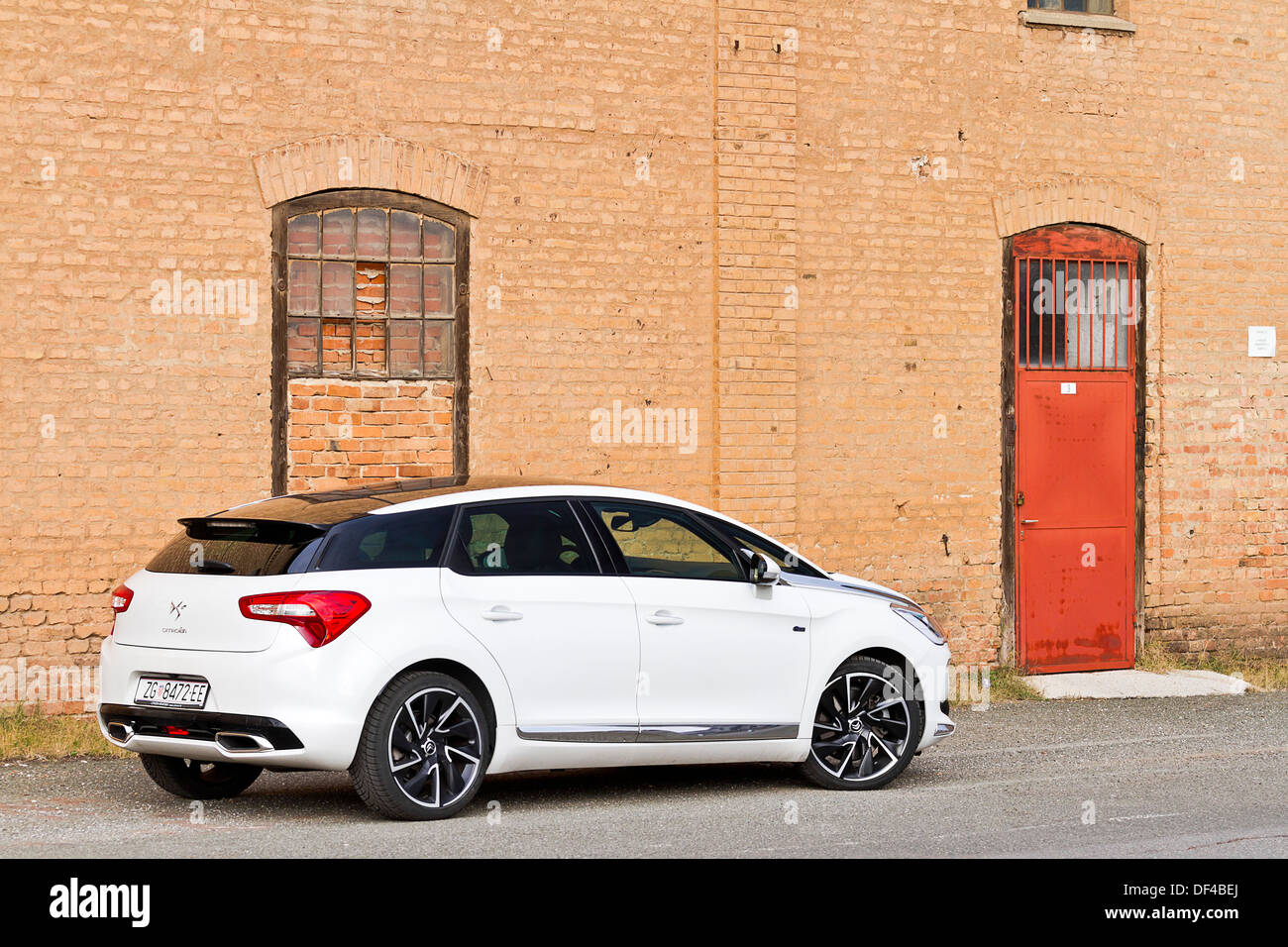 Citroen DS5 Sport Chic Hybrid4 Airdream Stock Photo - Alamy
