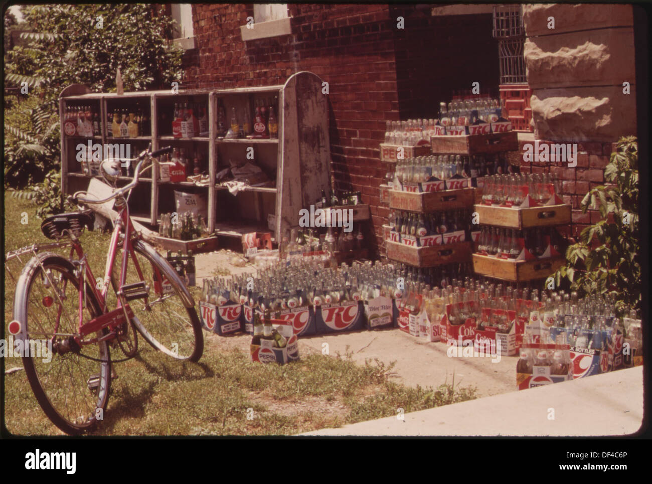 Early 1900s grocery store hi-res stock photography and images - Alamy