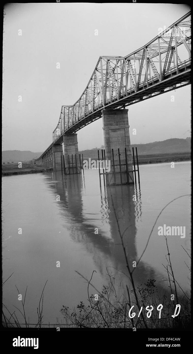 The Guntersville Bridge, spanning the Tennessee River in Alabama, is an ...