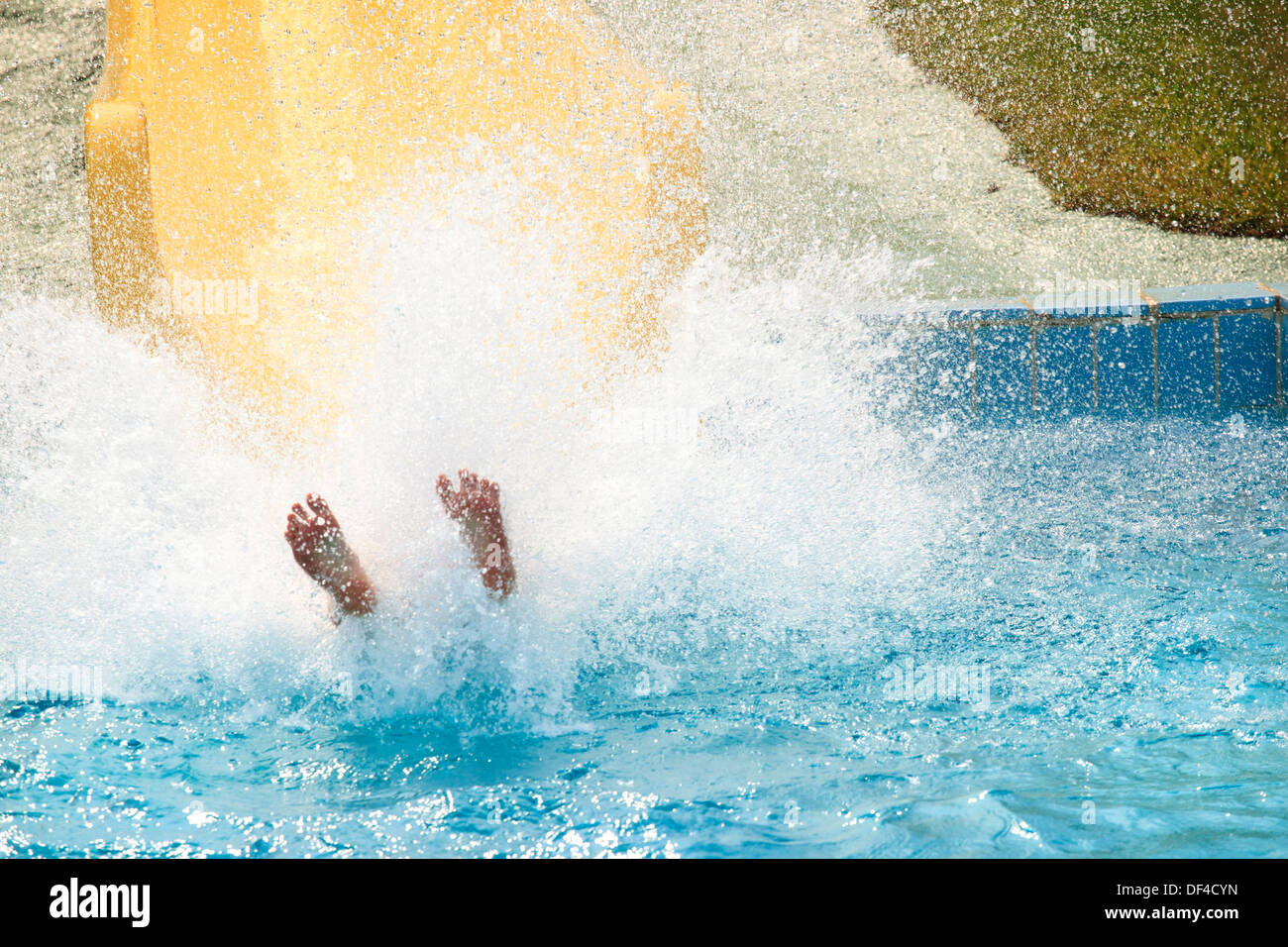 Slide and splash waterpark hi-res stock photography and images - Alamy