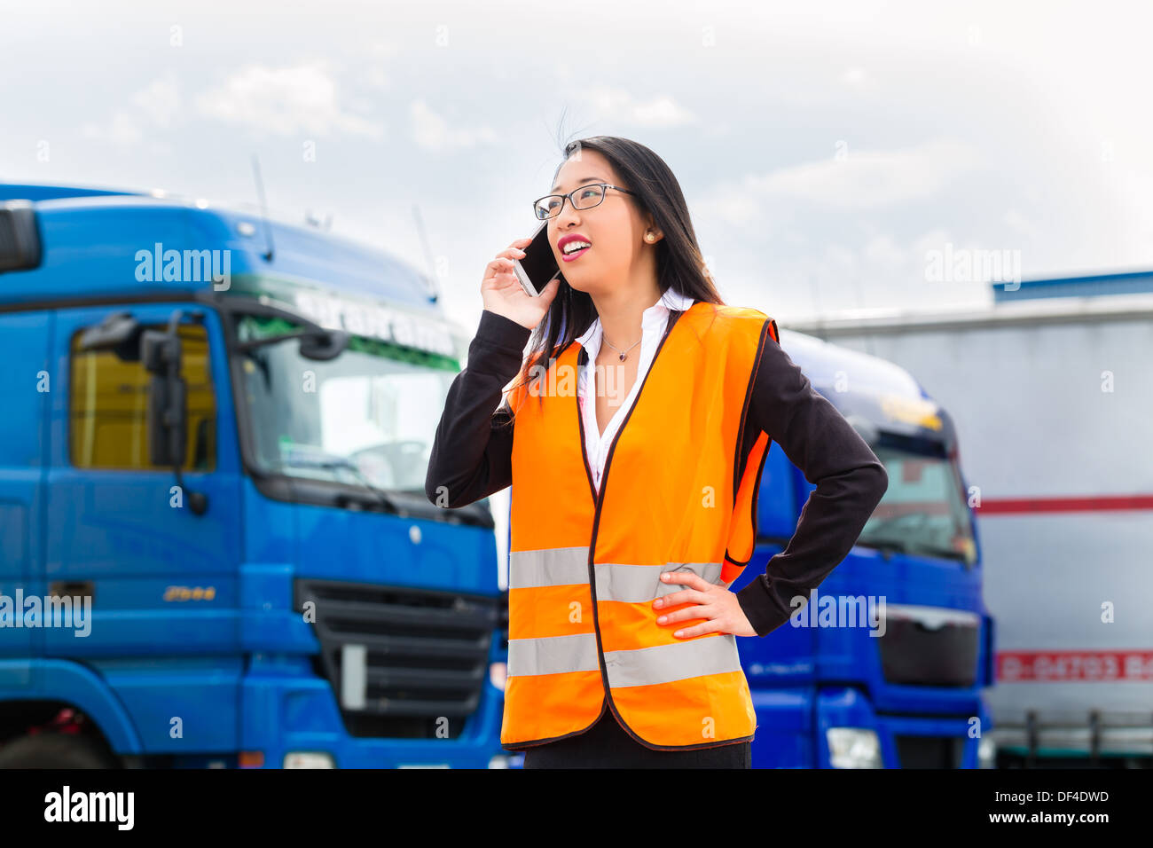 Lorry driver mobile phone hi-res stock photography and images - Alamy